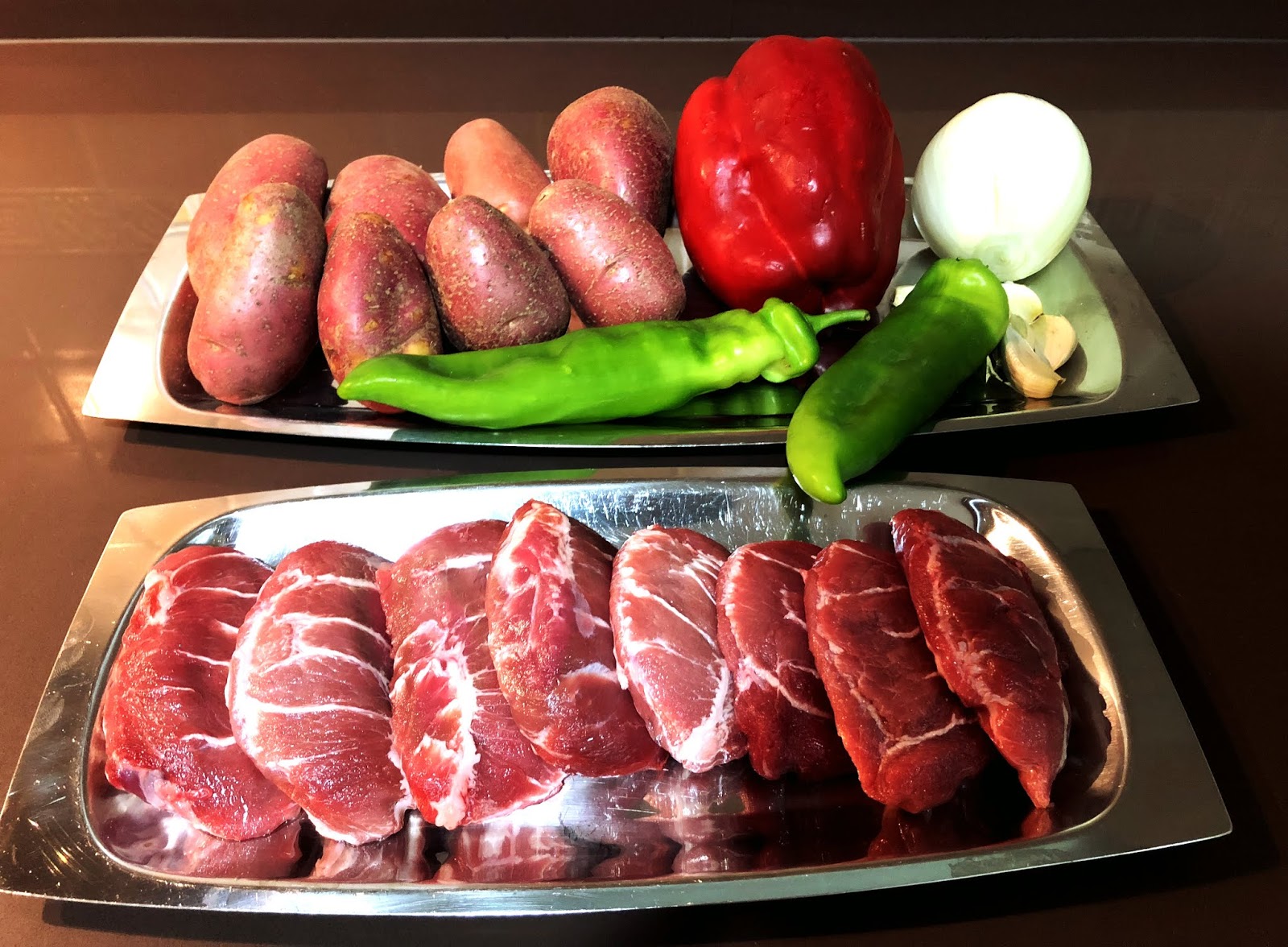 COCINA TU ALEGRÍA.: CARRILLERAS A LA PLANCHA CON PATATAS A LO POBRE.