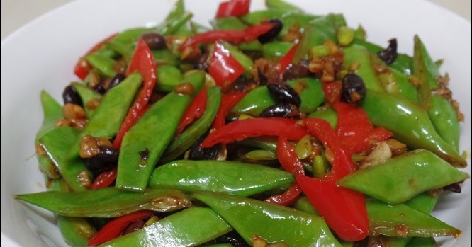 kitchen flavours: Runner Beans With Black Beans And Chilli