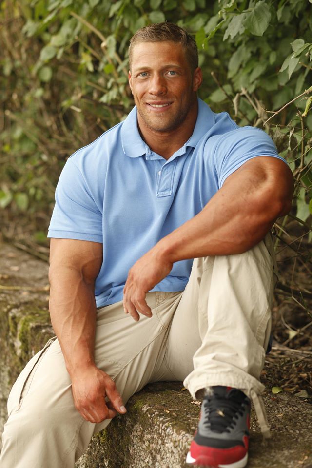 Muscle Lover: German bodybuilder Tim Budesheim