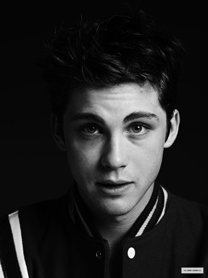 √ Biodata Logan Lerman - Izbio