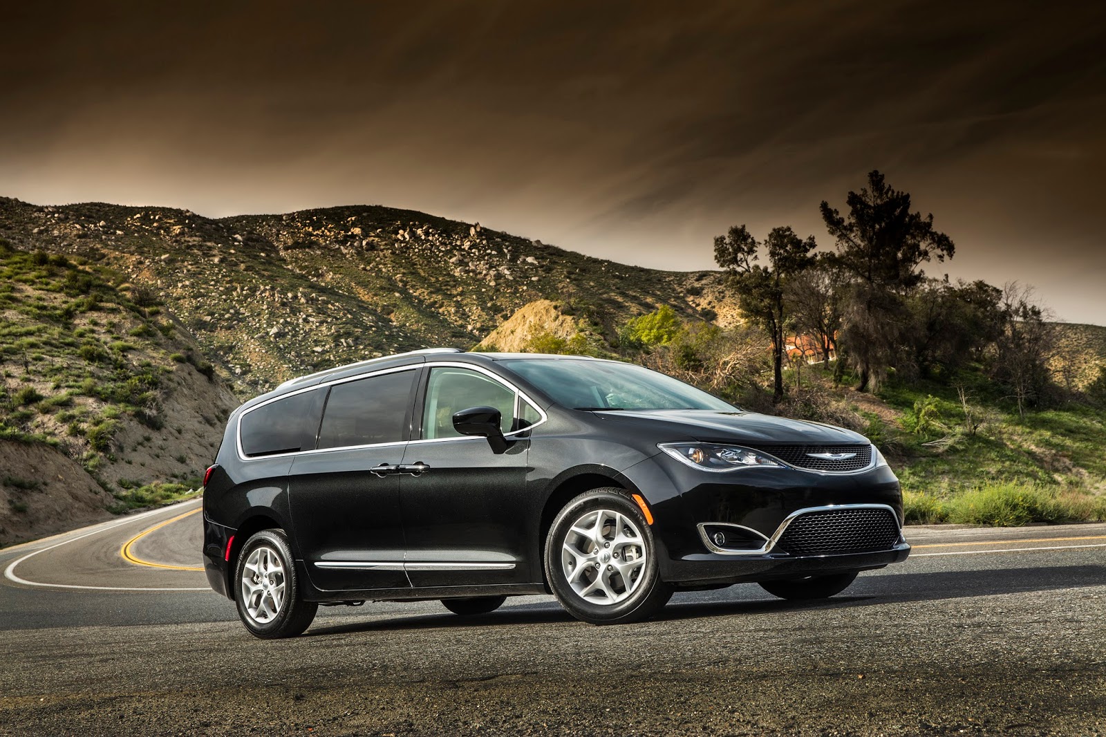 Minivan Marvel: The 2017 Chrysler Pacifica Touring