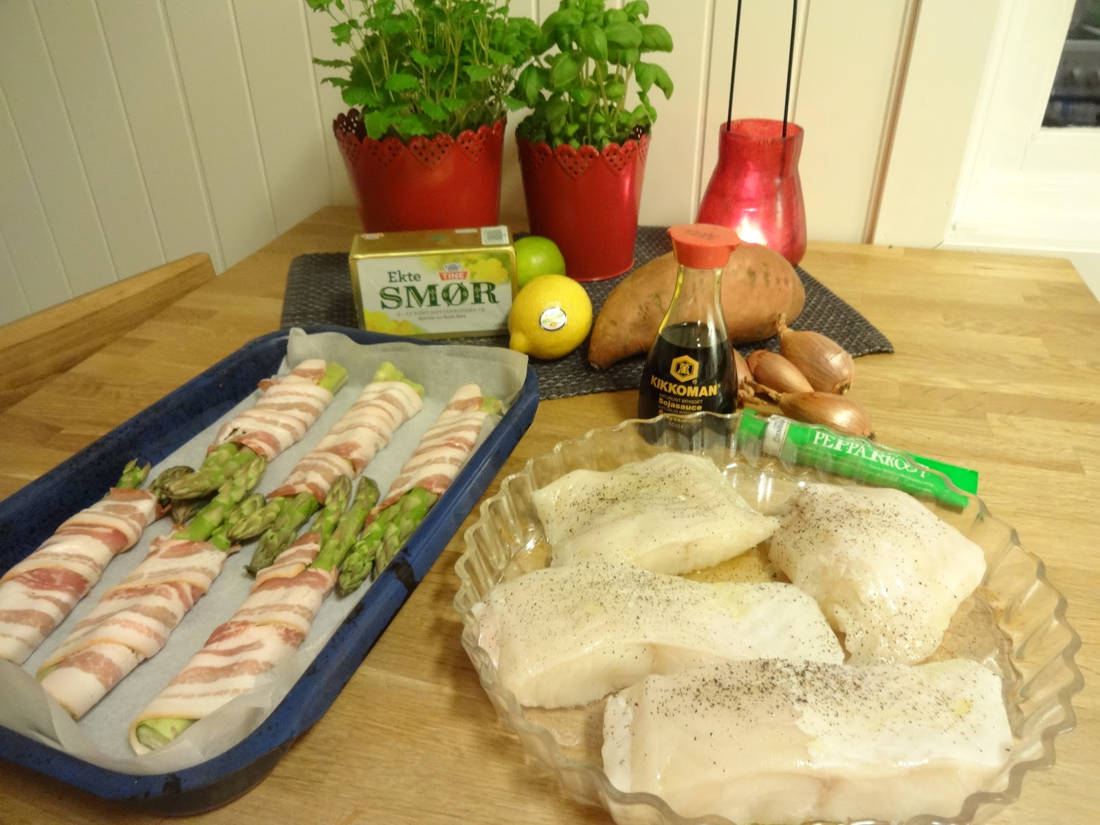 Edels Mat : Steinbit med søtpotetpuré, baconsurret asparges og spicy ...