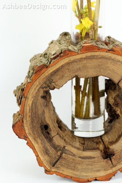 Ashbee Design: DIY Log Slice Vase with Spring Flowers