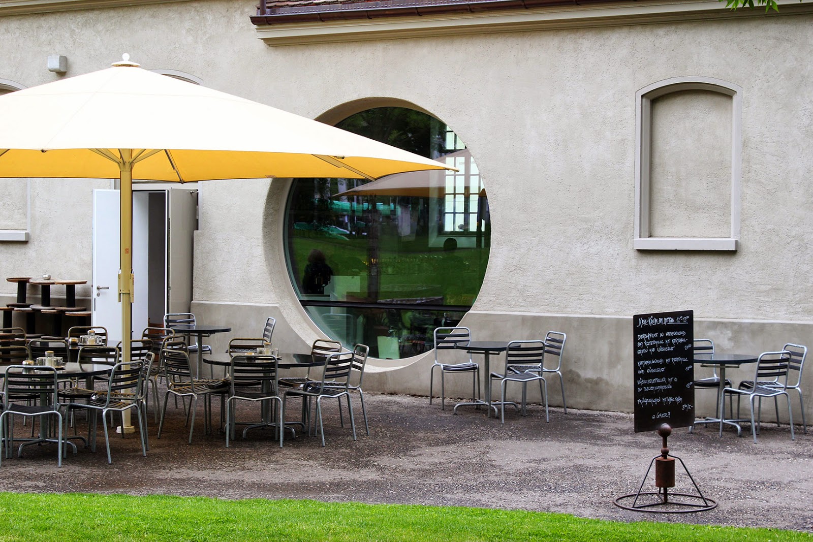 Basel : Zum Kuss Caffe Kultur Bar | theMOOSE | makan travel 画画 * a ...