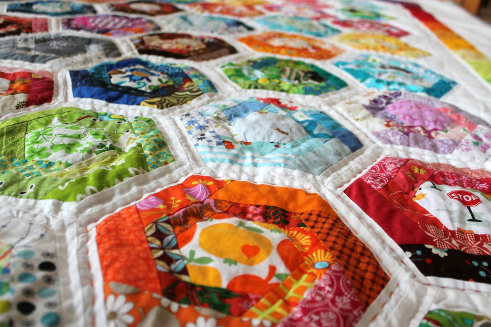 Jona&Lili: Hexie Bee Quilt