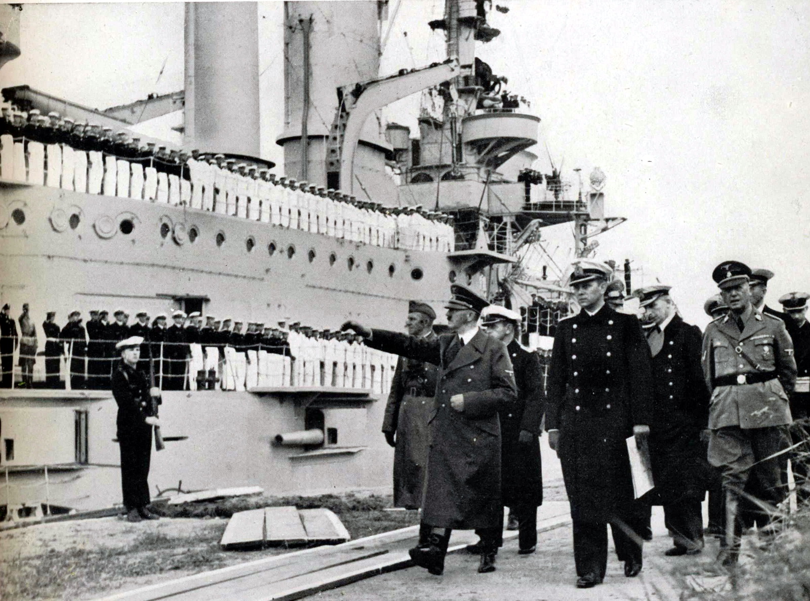 NAZI JERMAN: Kapal Perang Schleswig-Holstein