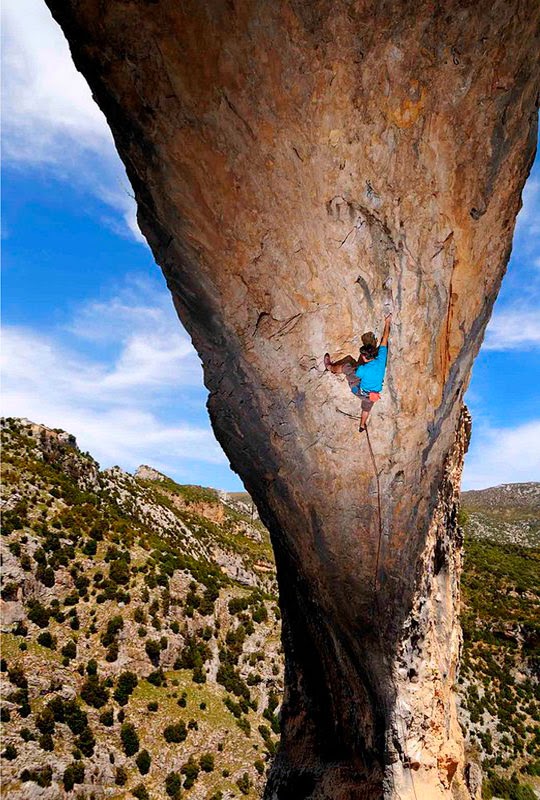 daily timewaster: El Delfin (dolphin) 7c+, 5.13a in Rodellar, Northern ...