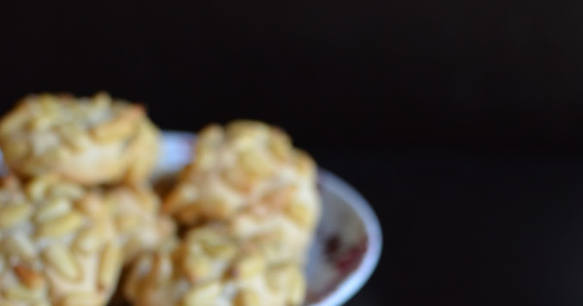 Playing with Flour: Pignoli cookies