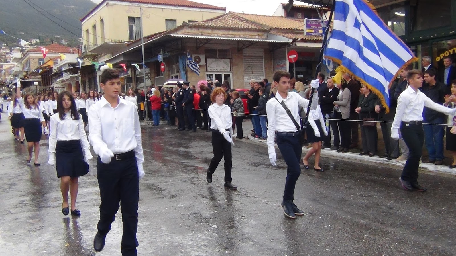ΕΝΩΤΙΚΟΣ γεμάτος εθνική υπερηφάνεια ήταν στην Κυπαρισσία ο εορτασμός ...