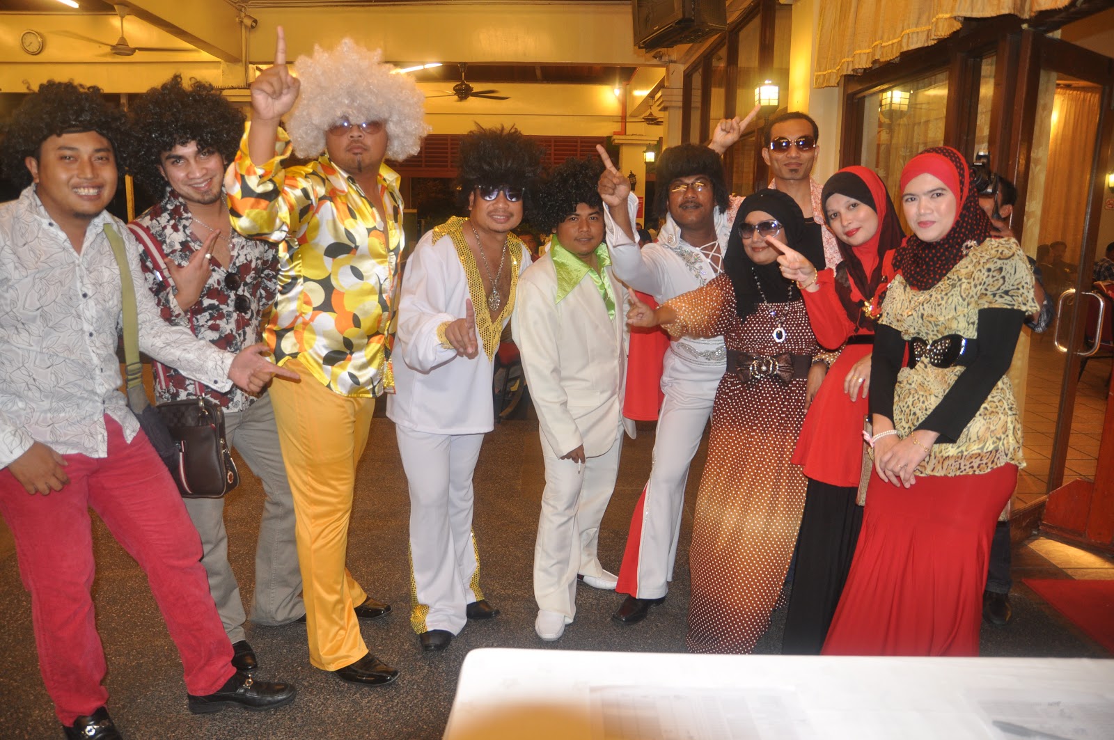 ANNAMIRZA YUSOF: dinner TEMA RETRO