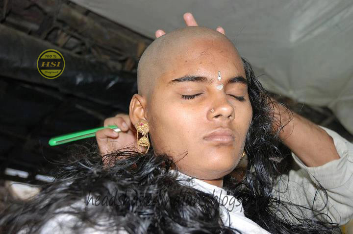 Head Shaved Indians: 21 years Young Women Tonsure at BaberShop... 3