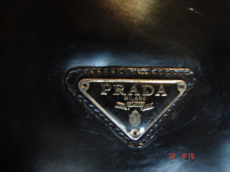 CLOTHBOX: Geanta Prada Expediata