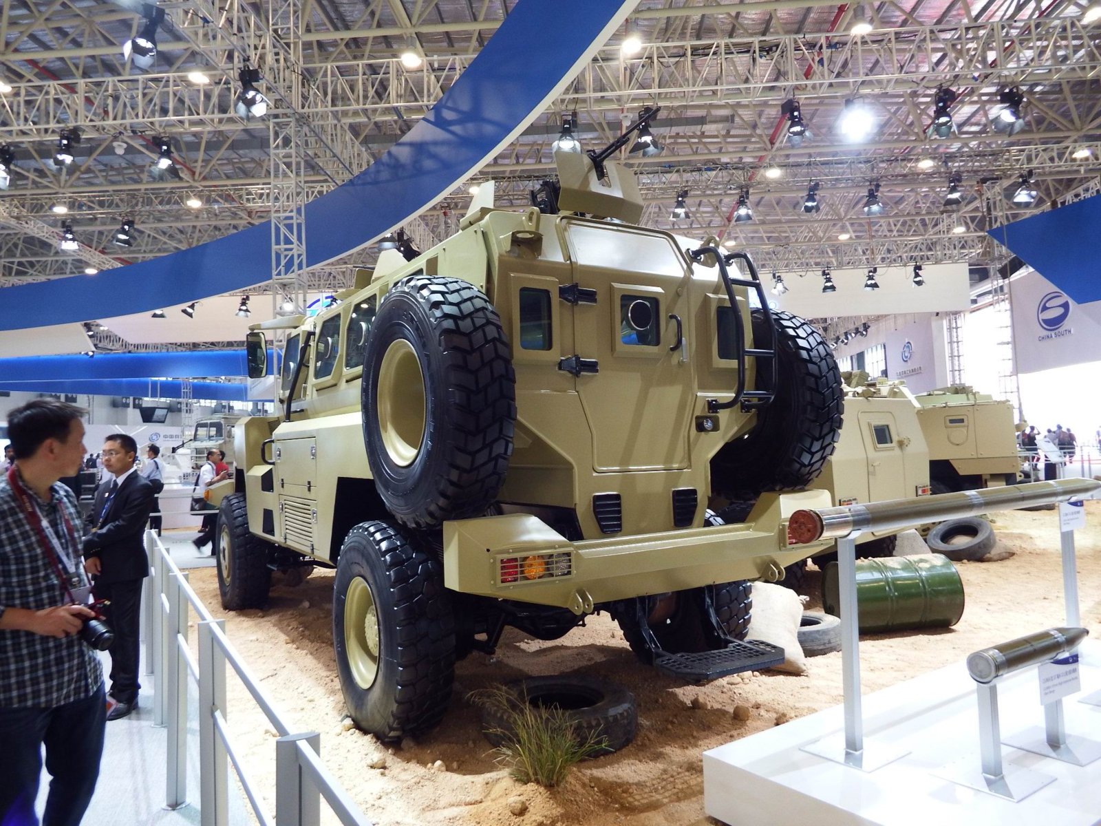 China Defense Blog: CCTV capture of the day: Chinese logistics base in ...