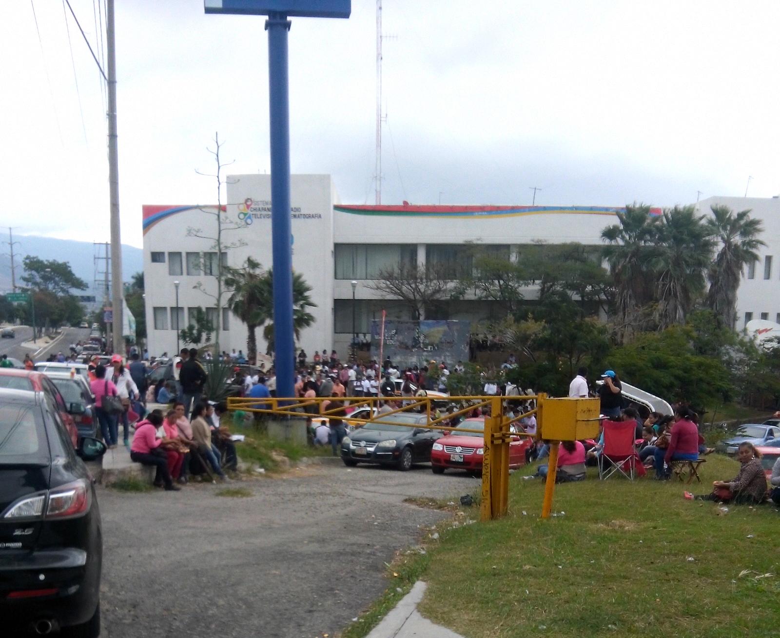 Con-Sentido Informativo: MAESTROS SE CONCENTRAN EN DIVERSOS PUNTOS DE ...