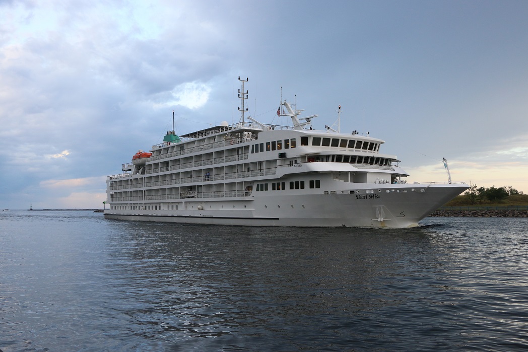 Michigan Exposures: The Pearl Mist Visits Muskegon