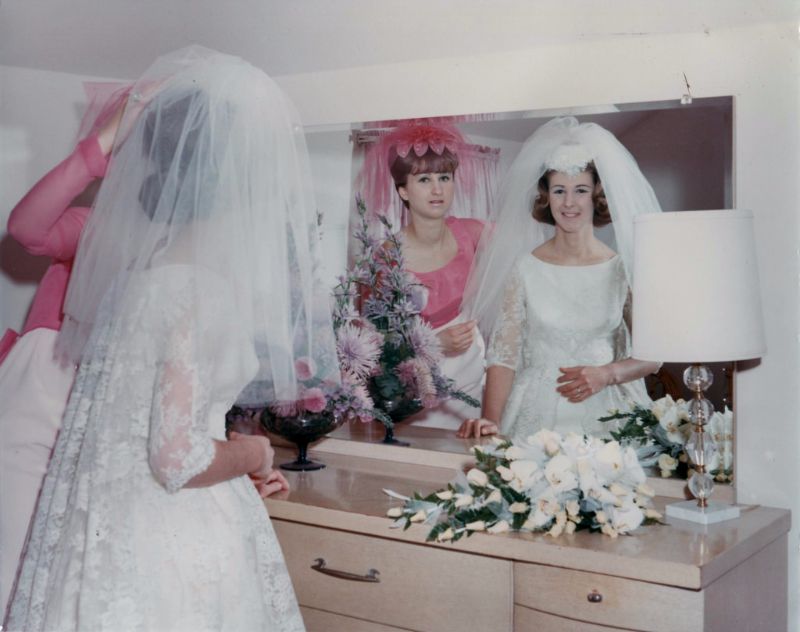 52 Glamorous Photos That Capture Vintage Brides in Front of Mirrors ...