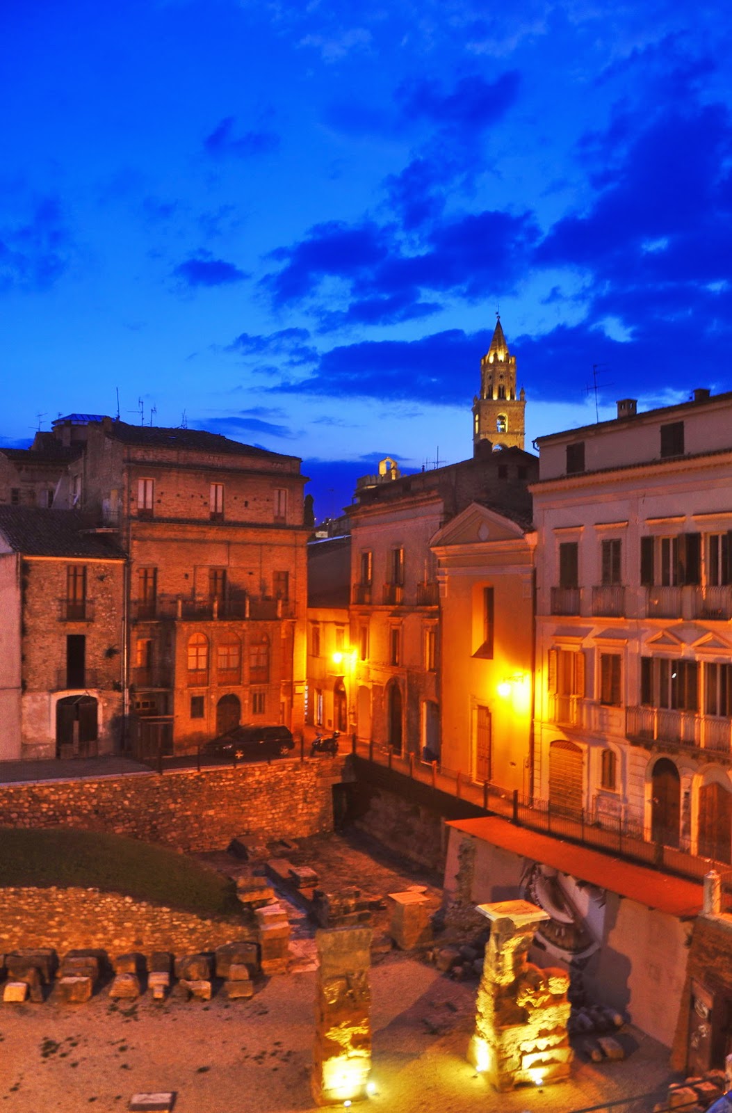 Paesaggio Teramano, rivista redatta da Sergio Scacchia: Il teatro delle ...