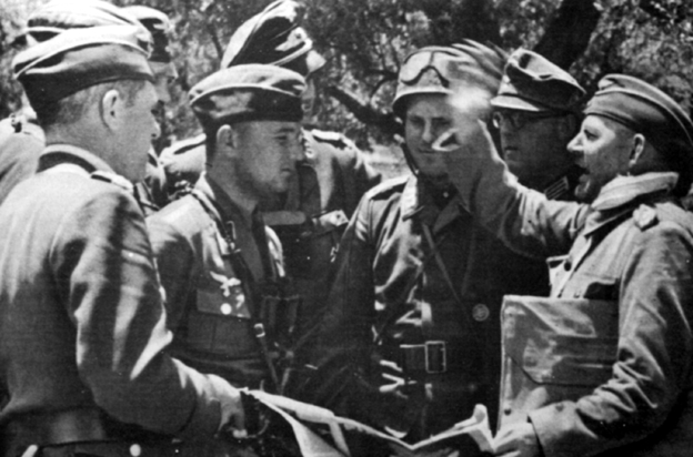 ΚΡΗΤΗ 1941-1945: ΦΩΤΟΓΡΑΦΙΕΣ ΑΠΟ ΤΗ ΜΑΧΗ ΤΗΣ ΚΡΗΤΗΣ (4)