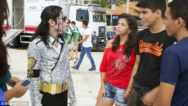 MICHAEL JACKSON APPEARS IN BRAZIL. ~ STAR XCLUSIVE