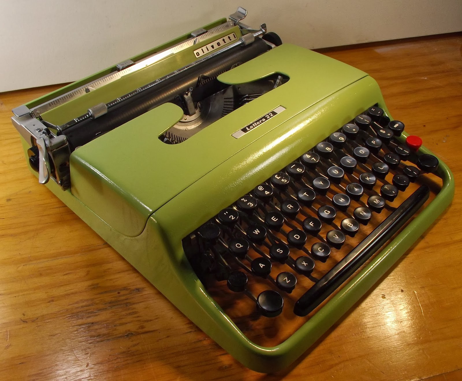 oz.Typewriter: Ripe for the Picking: Pistachio Olivetti Lettera 22 ...