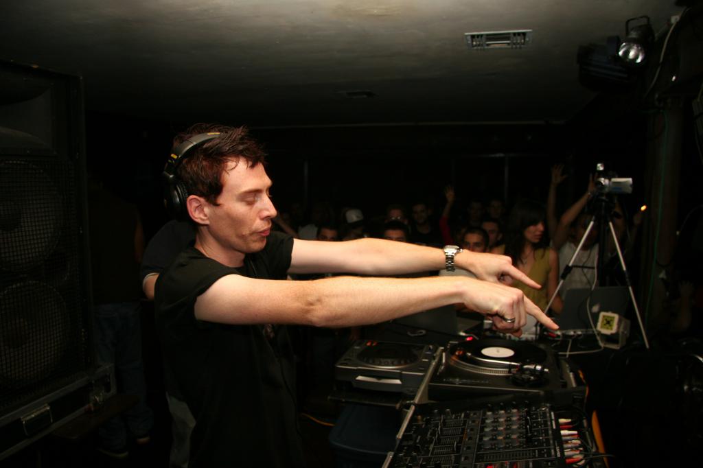 UPPERHANDS: Free Download: Photek Makes His 2012 Essential Mix on BBC ...