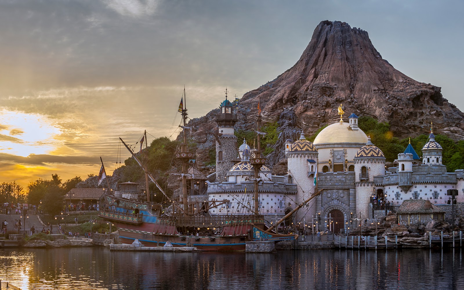 Scenes Along the Harbor