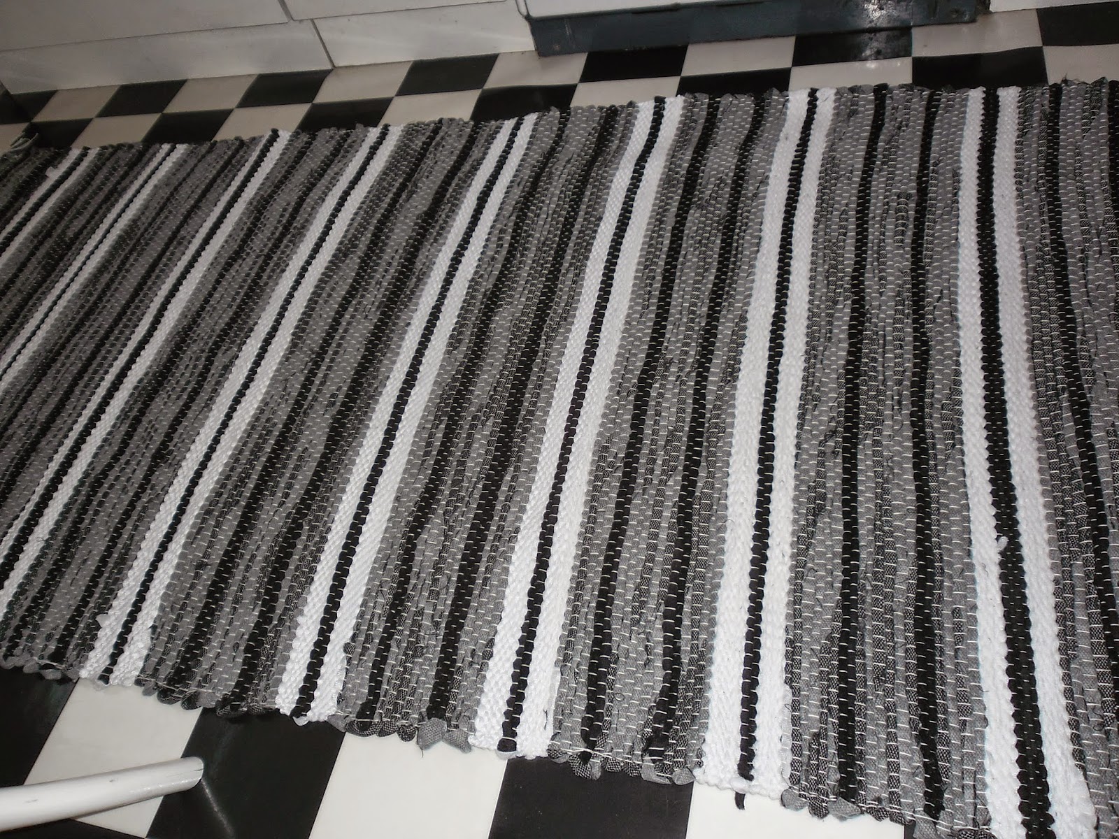 Kaltsuvaibad / Räsymatot: Must-valge-hall