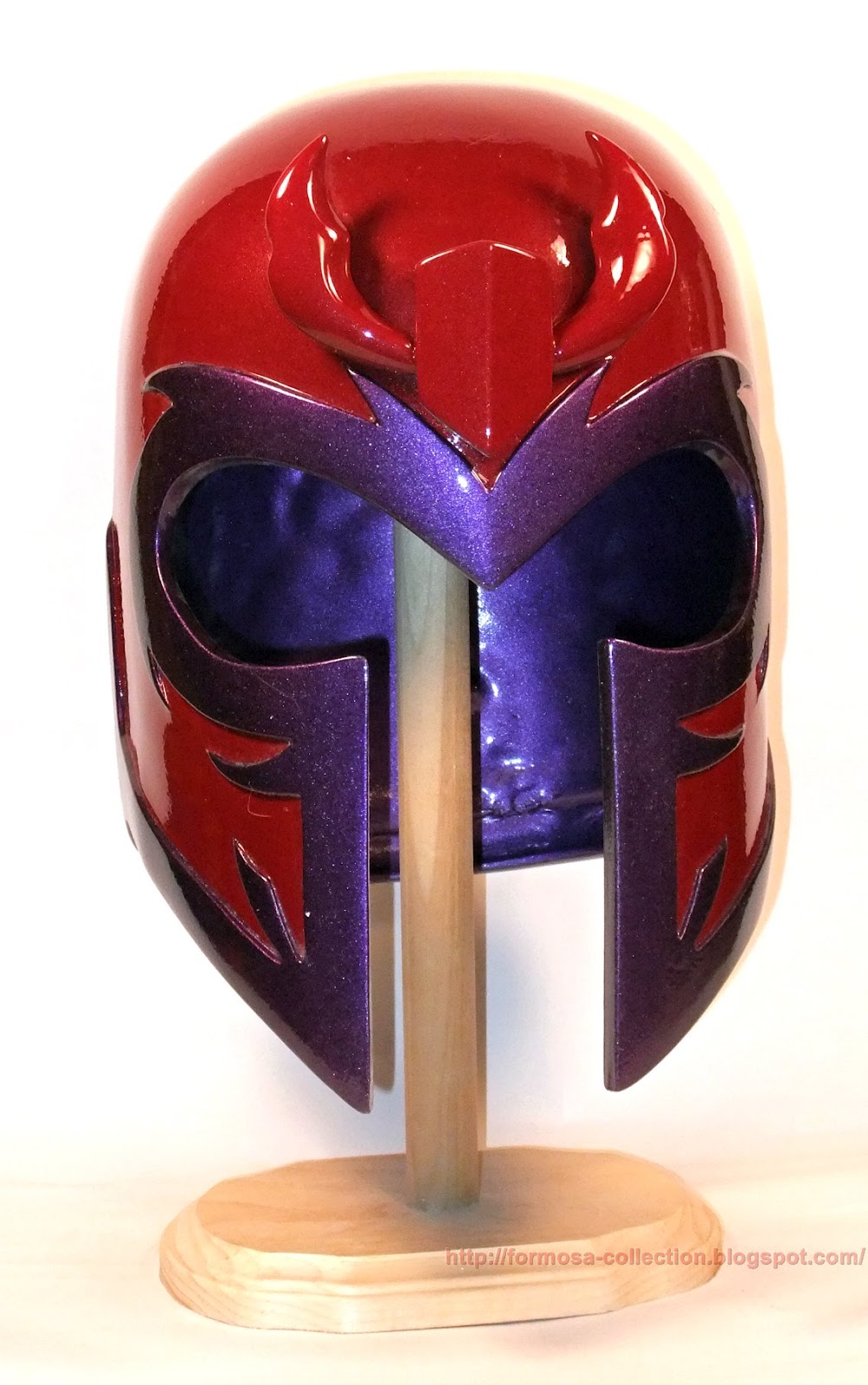 Formosa-Collection: magneto helmet comic style