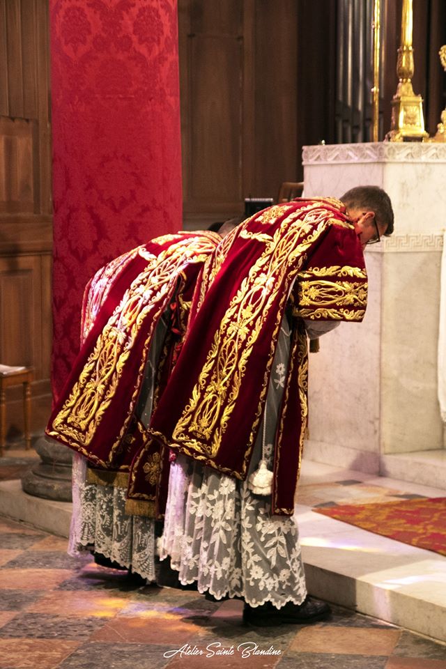 New Liturgical Movement: A Recent Solemn Mass in the Rite of Lyon