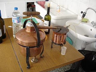 Πώς θα φτιάξετε το δικό σας τσίπουρο από βιολογικό κρασί