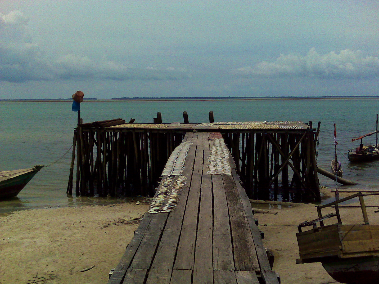 TravellerMeds: Longgar dan Apara -2 Desa di Tepian Indonesia-