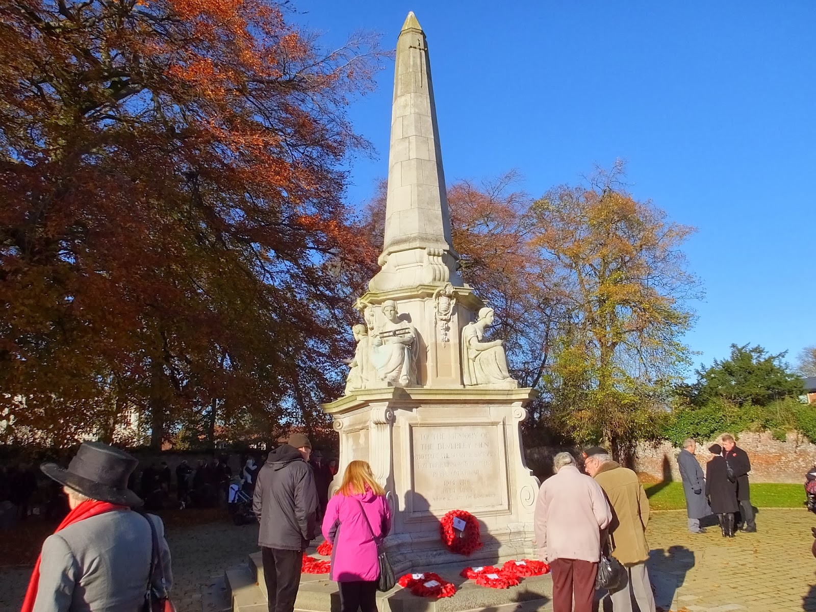 WW2 - The Second World War: Beverley Memorial Gardens and War Memorial