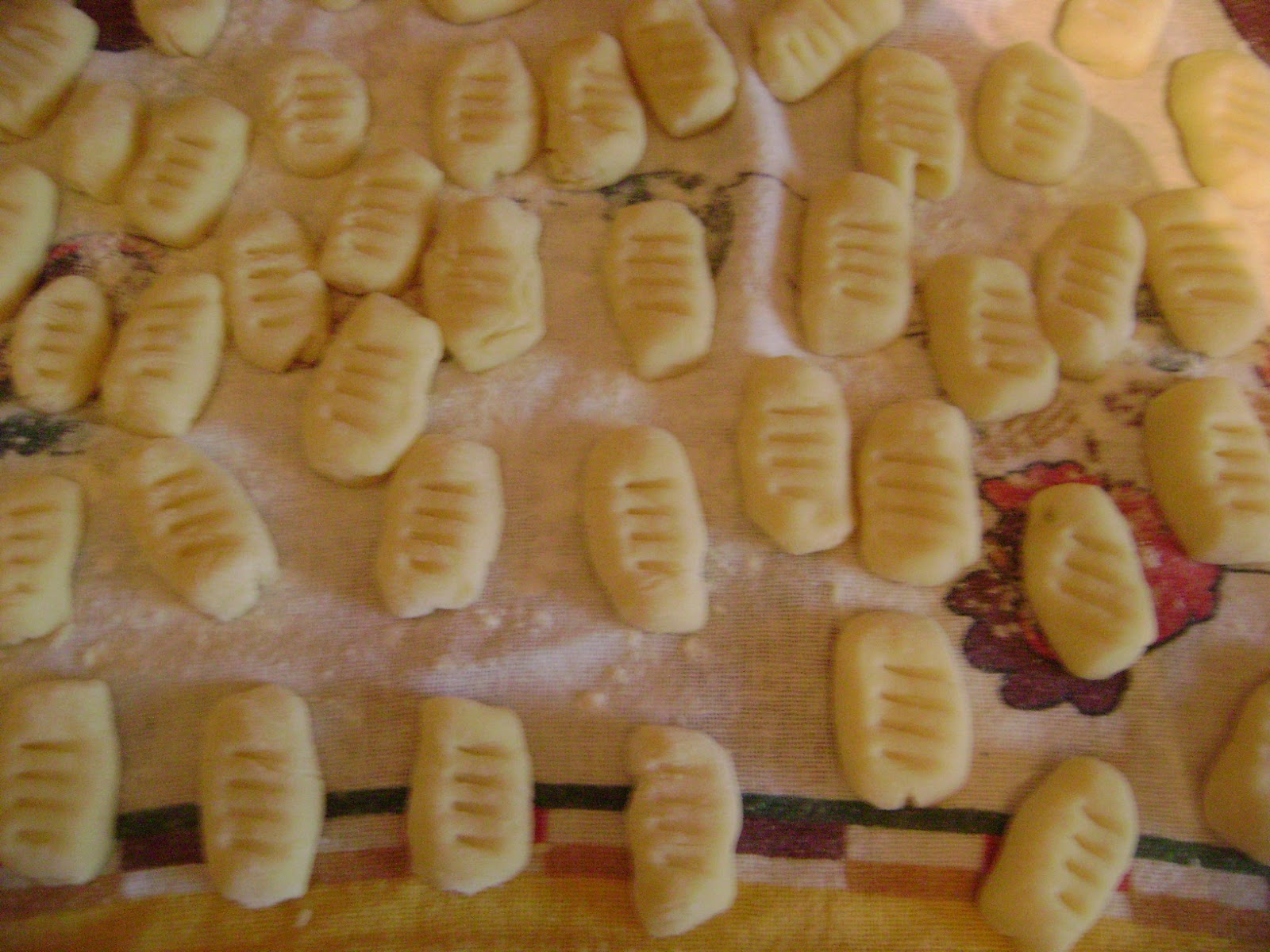 rolling pin delights: Valjusci od krompirovog testa