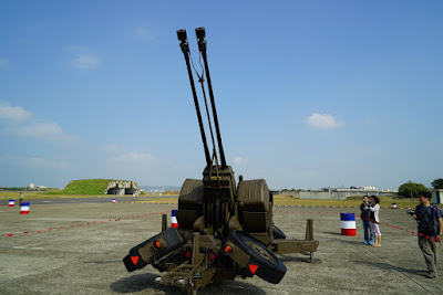 Blair's 軍事,警察及消防攝影: 35公厘野戰防空快砲 (Oerlikon 35mm Twin Field Air Defense Gun)
