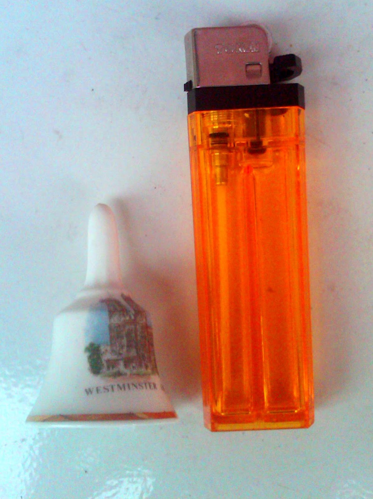 Koleksi Barang Bekas Unik: Lonceng Mini Porselen