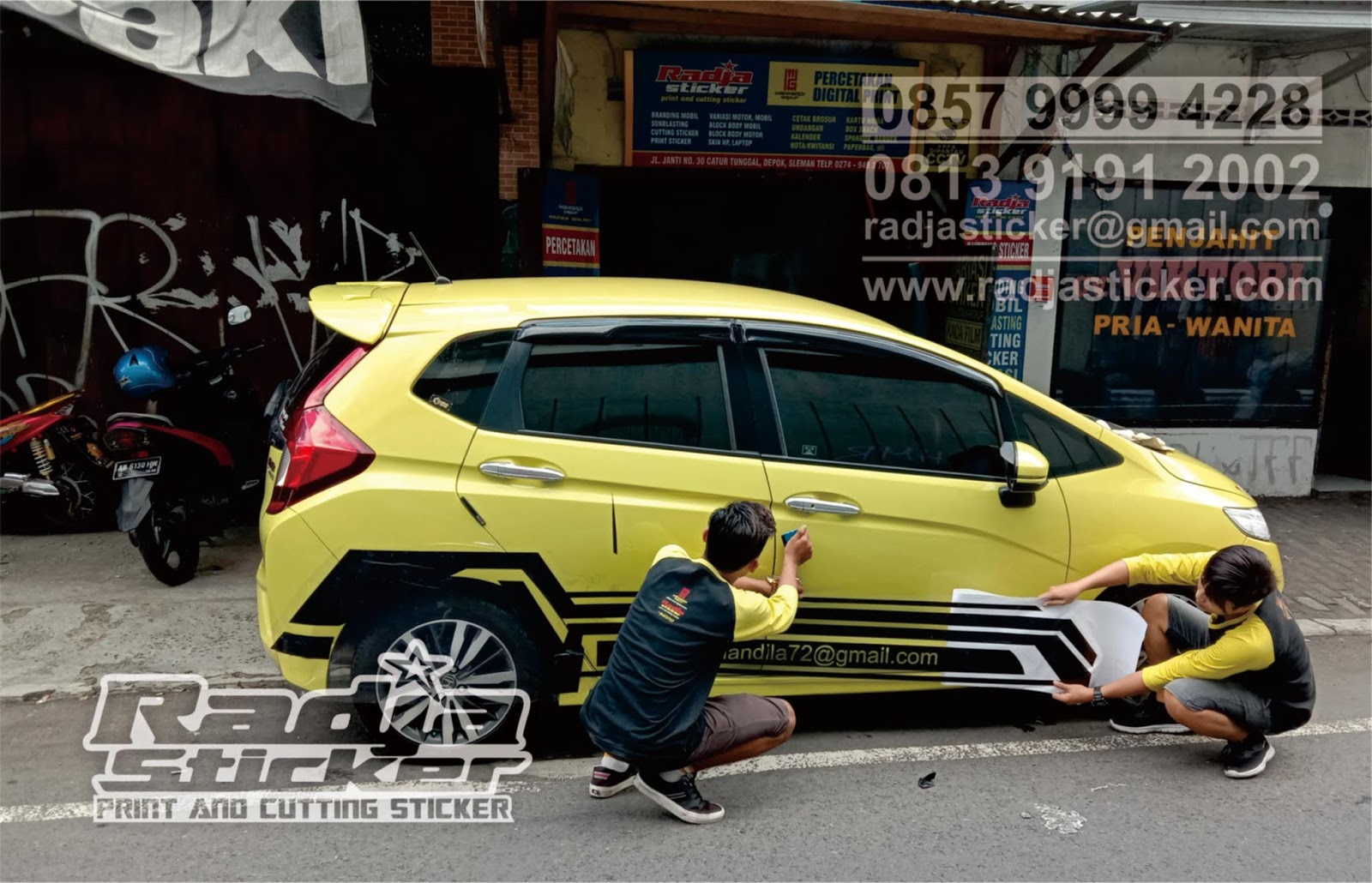 Wrapping Mobil Honda Jazz Kuning | Variasi Honda Jazz Dengan Stiker ...
