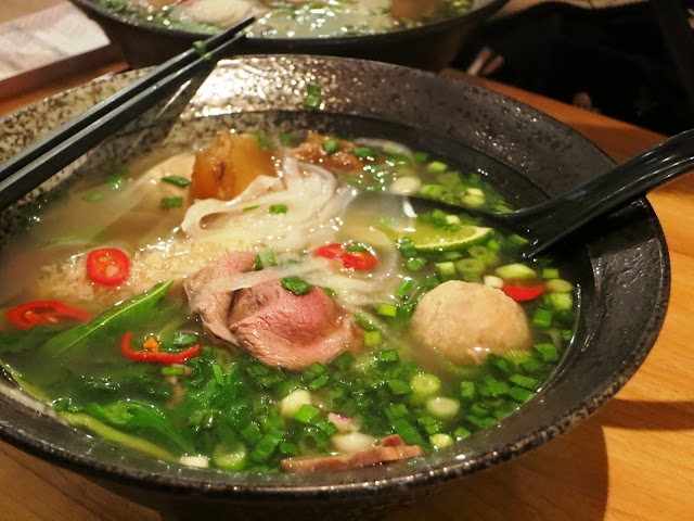 PinkyPiggu: NamNam Noodle Bar @ Raffles City ~ A Moo-licious Pho Night ...