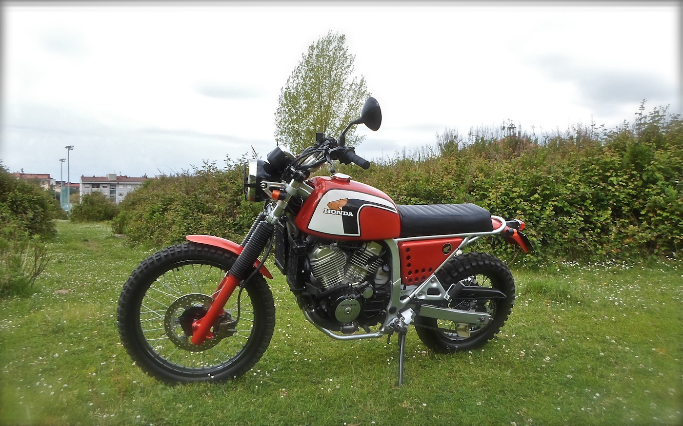 Transalp Scram - Inazuma café racer