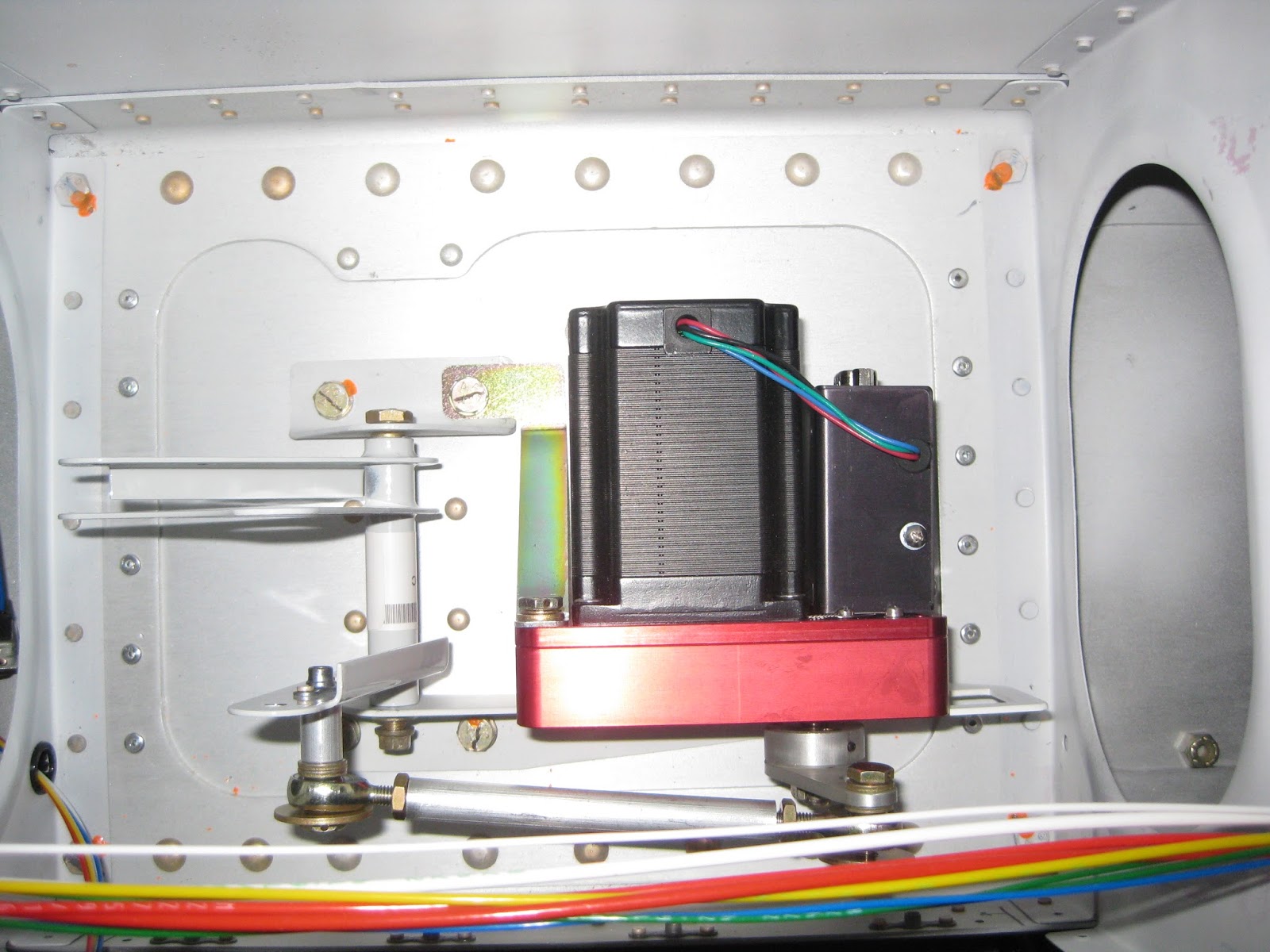 E's Van's RV-14A: Autopilot: Roll servo fitted.