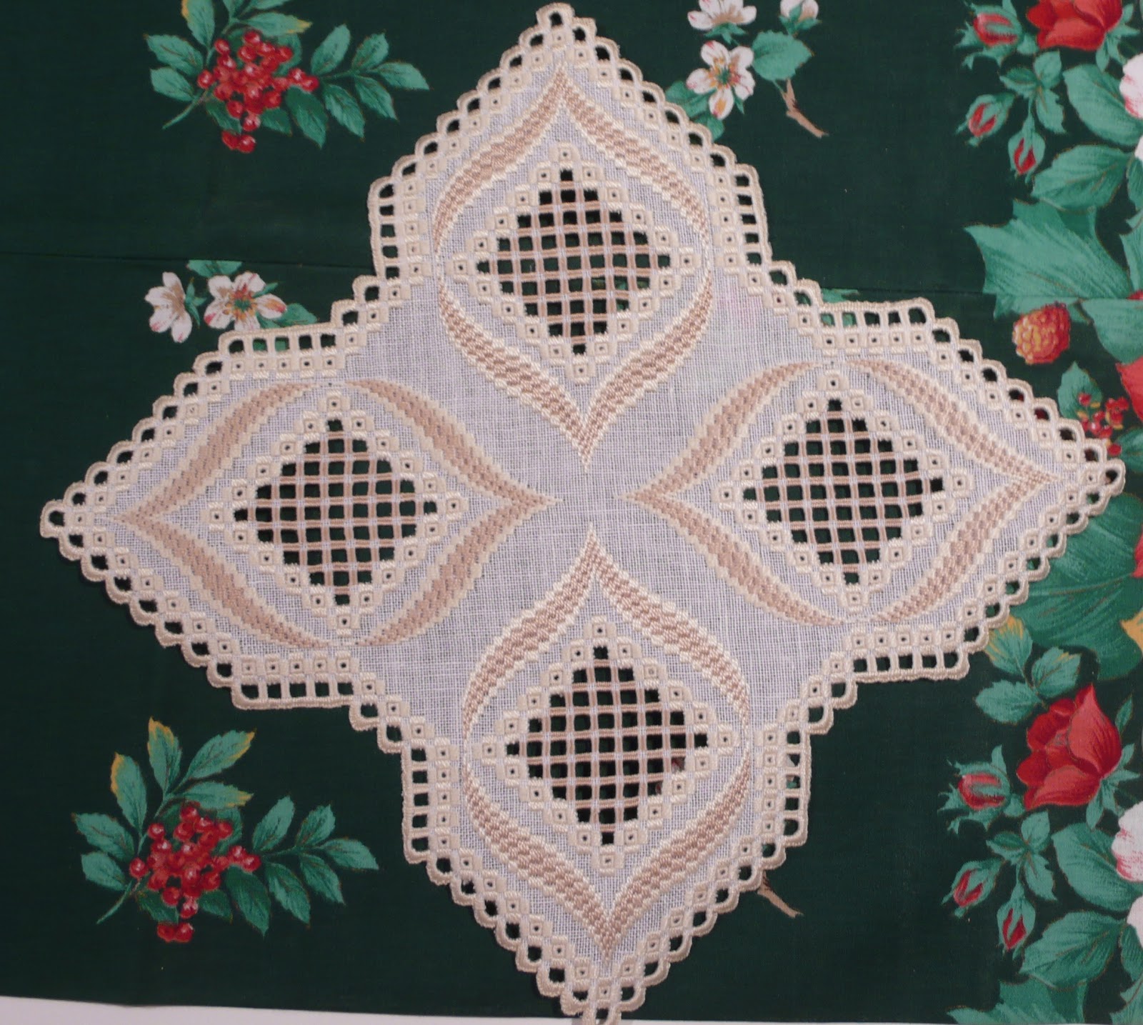 bargello-hardanger on Pinterest | Hardanger, Chicken Scratch and ...