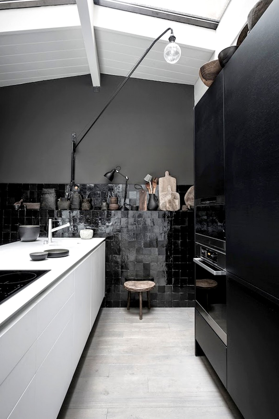 COMME UNE ENVIE DE BROYER DU NOIR - Set Designer Marie-Laure