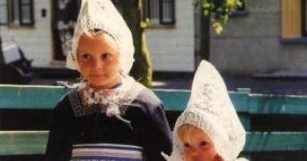 Traditional dutch clothing ~ travell and culture