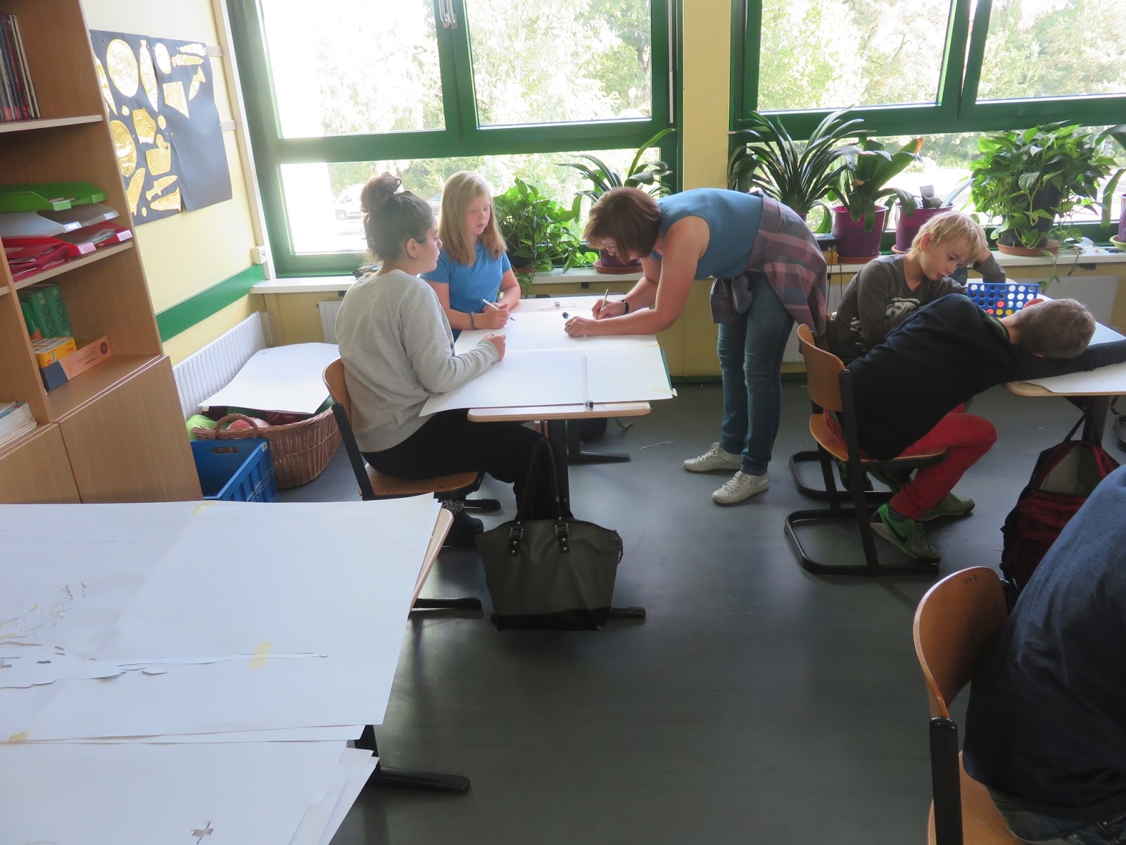 Stromkasten-Styling: Schablonen über Schablonen am zweiten Tag in der ...