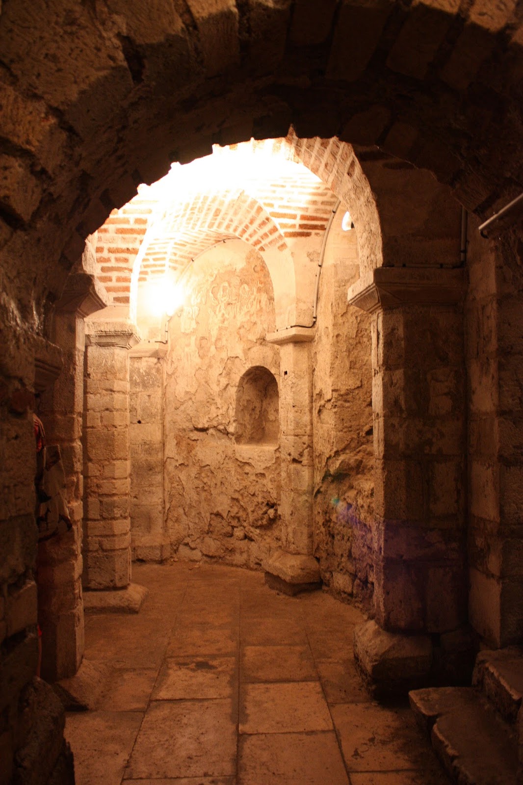 Atlas roman: Orléans - Crypte Saint-Avit (45)