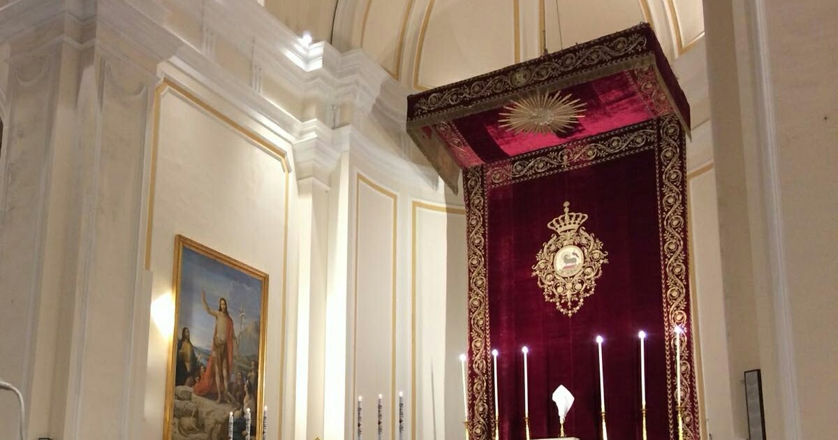 Four Altar Arrangements and One Church - The Importance of Altar Design ...