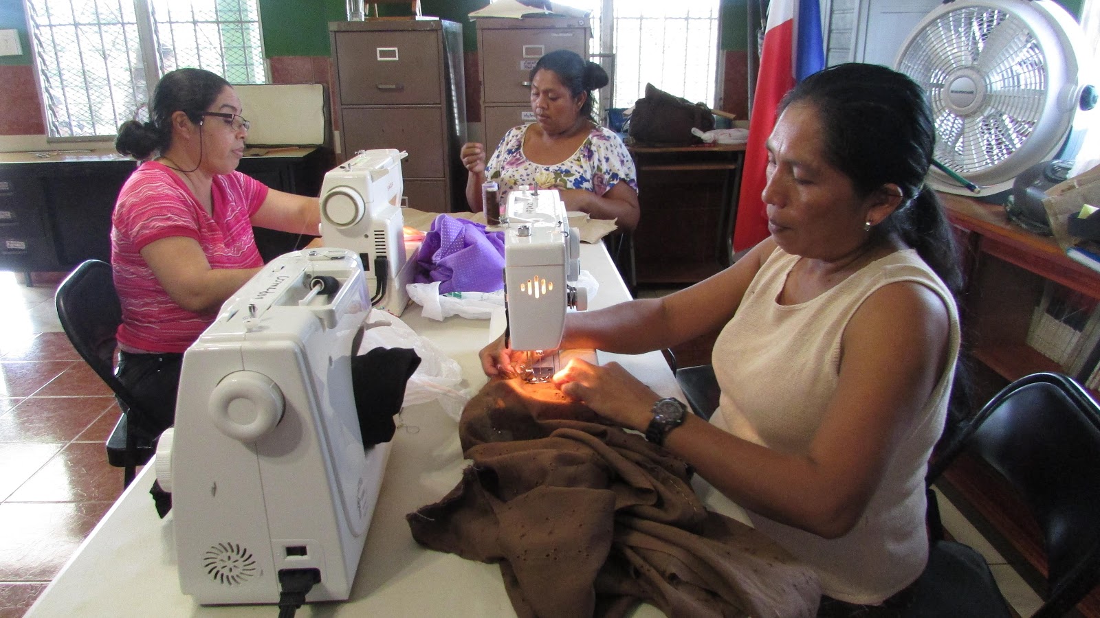 Aprenden modistería básica en David