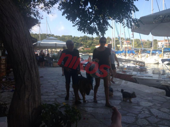 ΟΧΙ ΘΑ ΣΚΑΣΕΙ! ΠΗΡΕ ΤΗ ΔΙΣΕΓΓΟΝΗ ΓΚΟΜΕΝΙΤΣΑ, ΤΟ ΣΚΥΛΙ ΚΑΙ ΤΗΝ ...