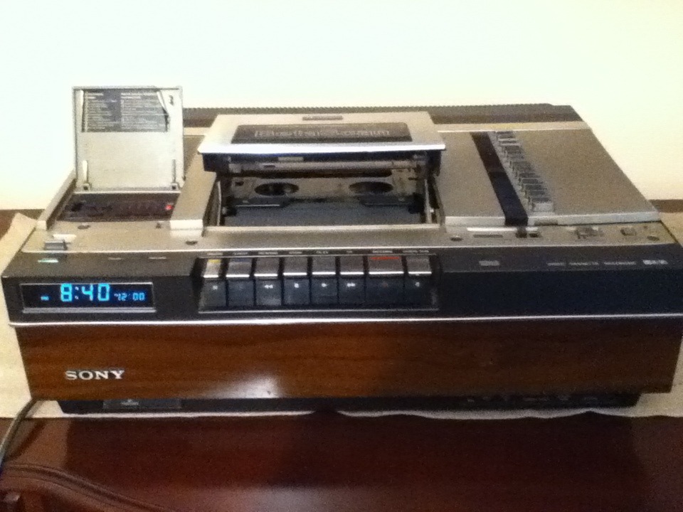 Efemerides de Tecnologia: 16 de abril (1975) Sony anuncia el ...