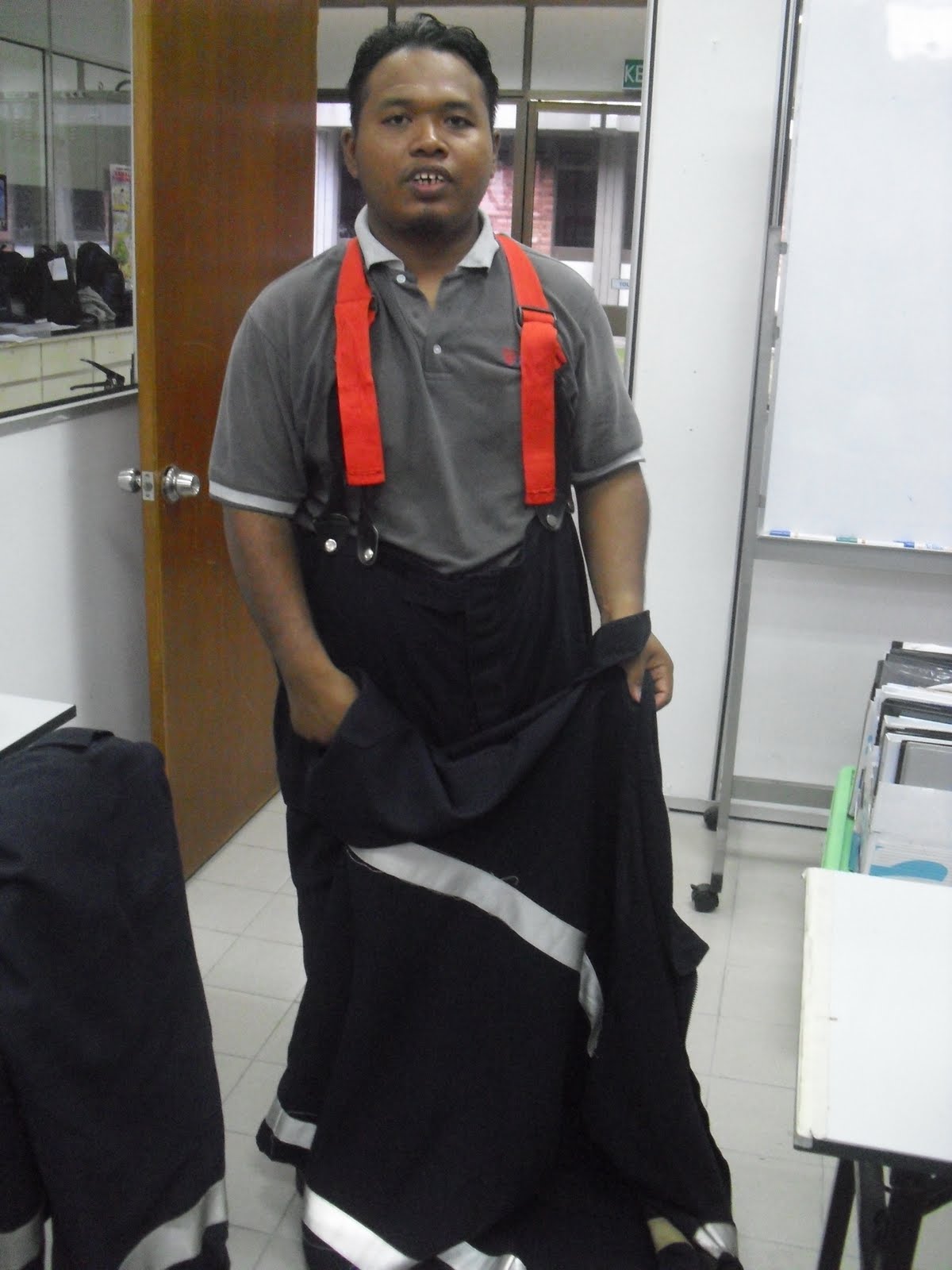 cerita-ceriti indahnya keluargaku: kalo nak jadi chargeman BO...