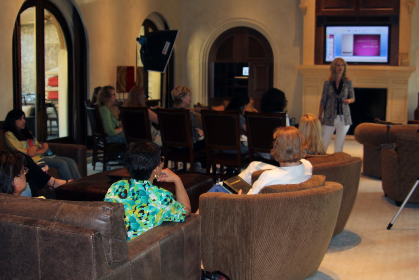 Becoming Women of Peace: Women Of The Upper Room